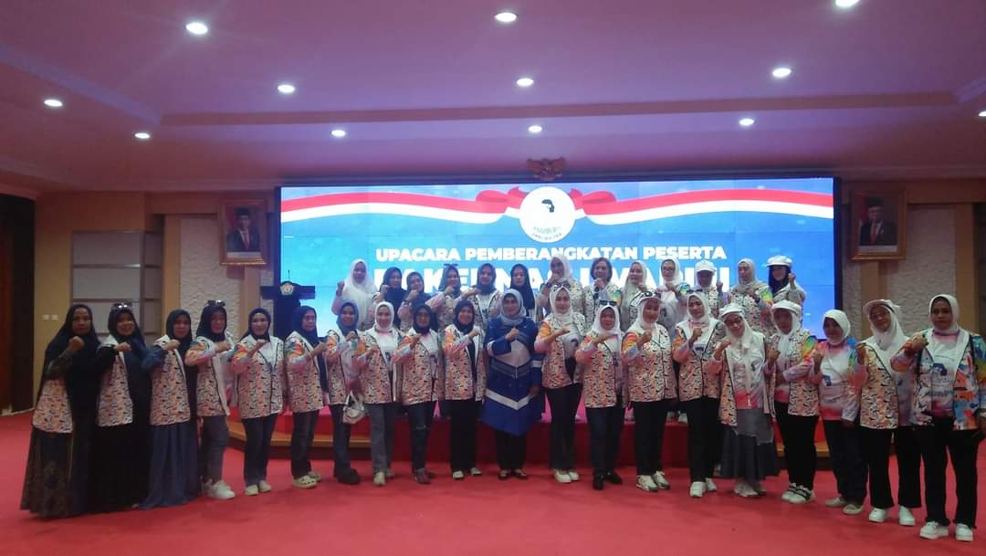 Asisten II Setda Lepas Keberangkatan Peserta Rakernas IWAPI Sultra ke ...